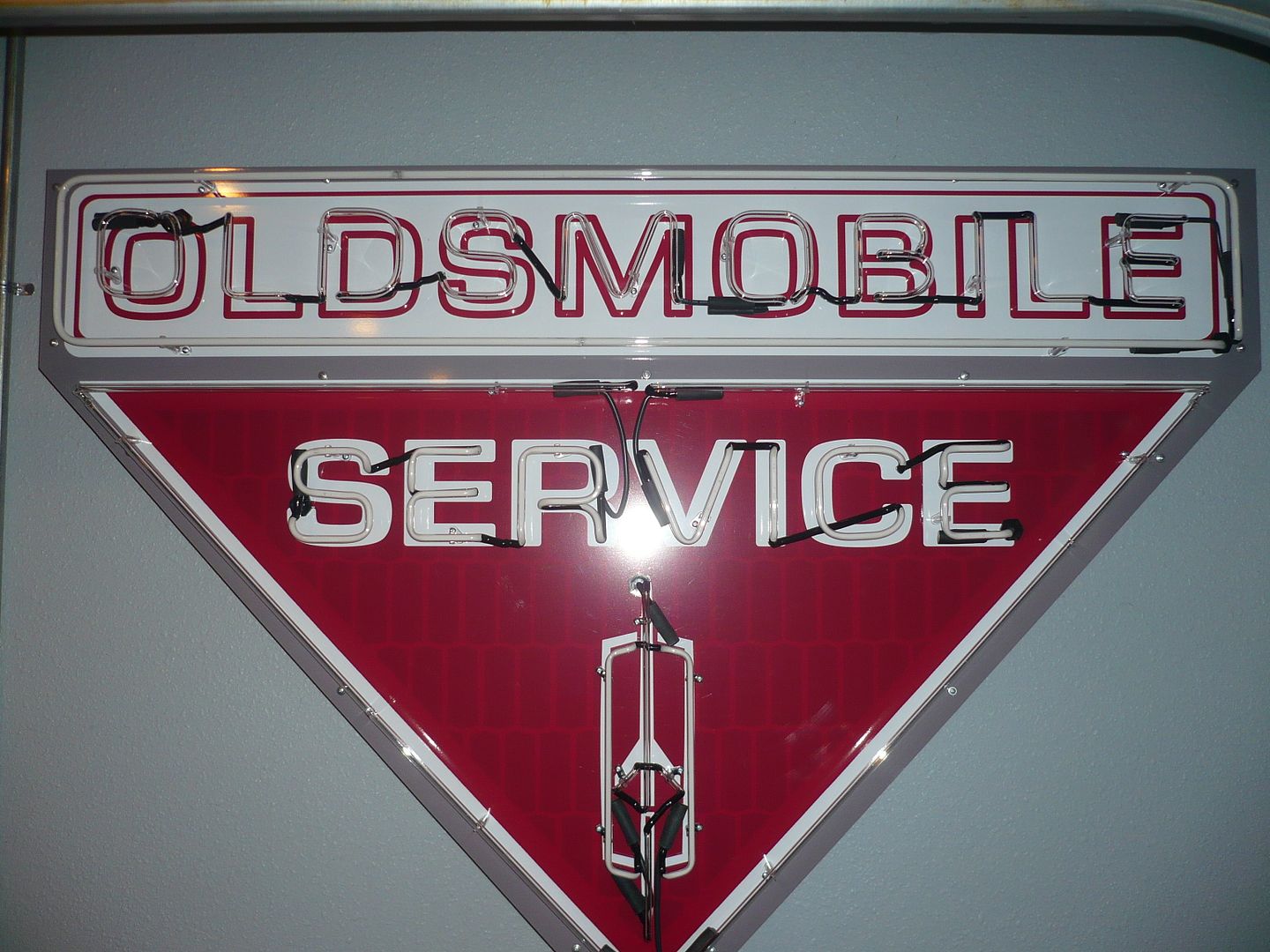 Oldsmobile Service neon sign - ClassicOldsmobile.com