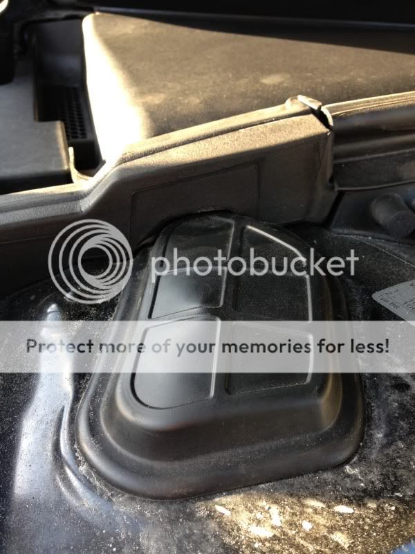 Dent in Hood Wheel Well Window normal?