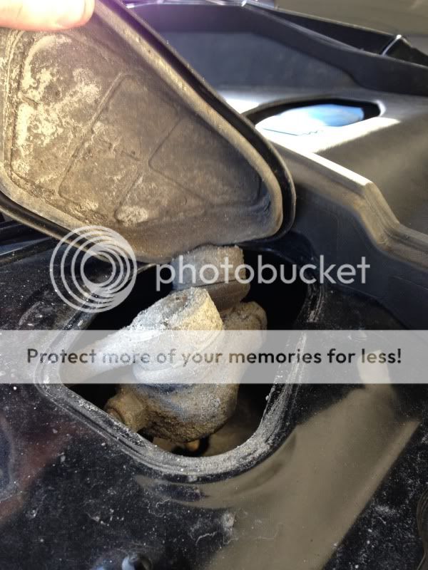 Dent in Hood Wheel Well Window normal?